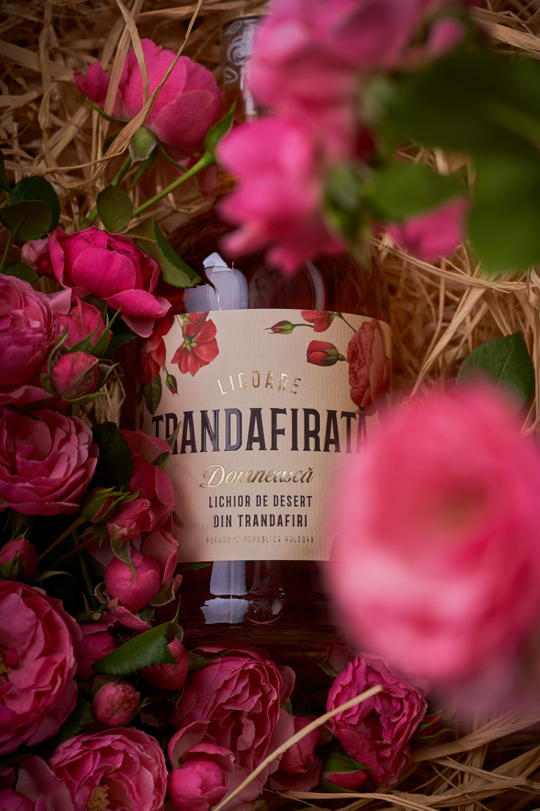 CASTEL MIMI TRANDAFIRATA - SWEET ROSES LIQUEUR 0.5l - Wine Chateau